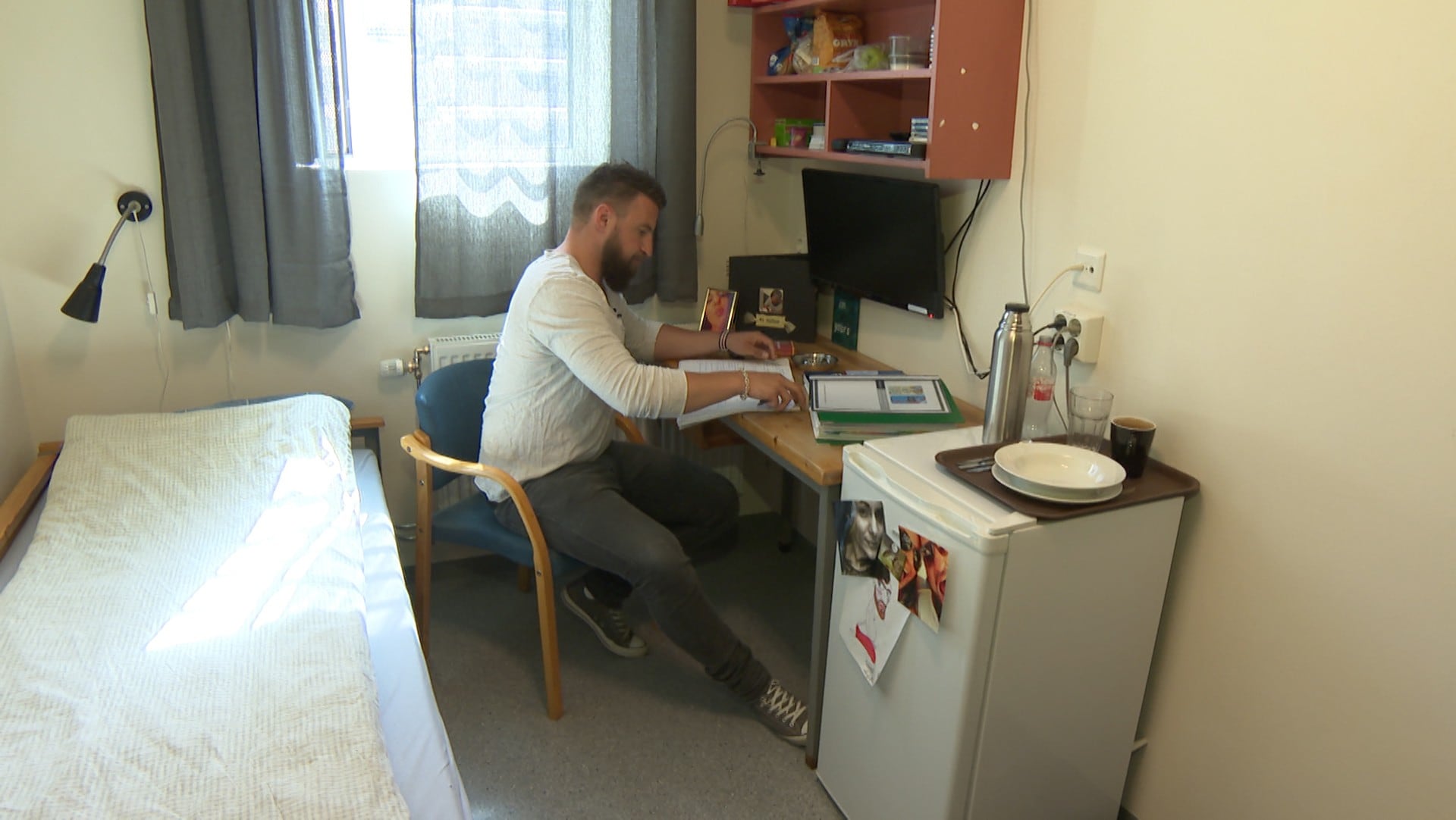 Flere gjennomførte eksamener i Gjøvik fengsel – NRK