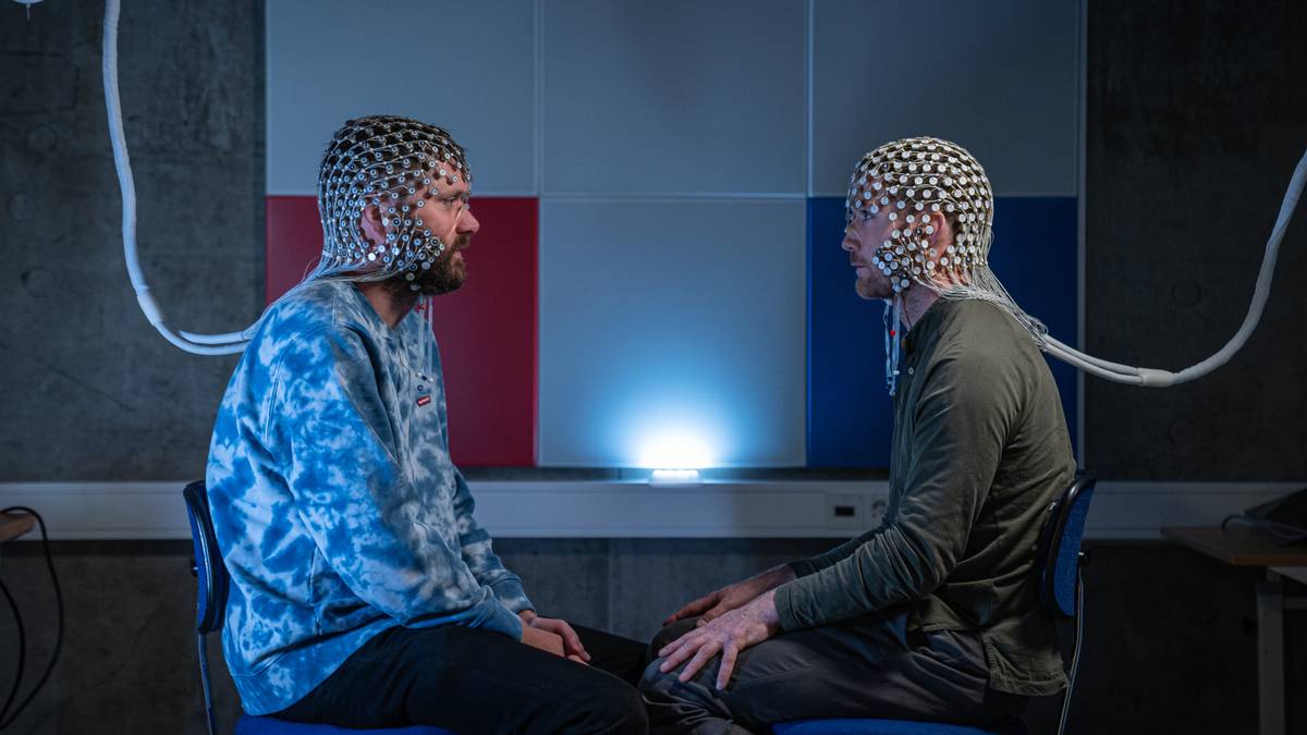 Michael Stilson og Sven Bisgaard Sundet fra «Avlogga» på NRK får prisen ...