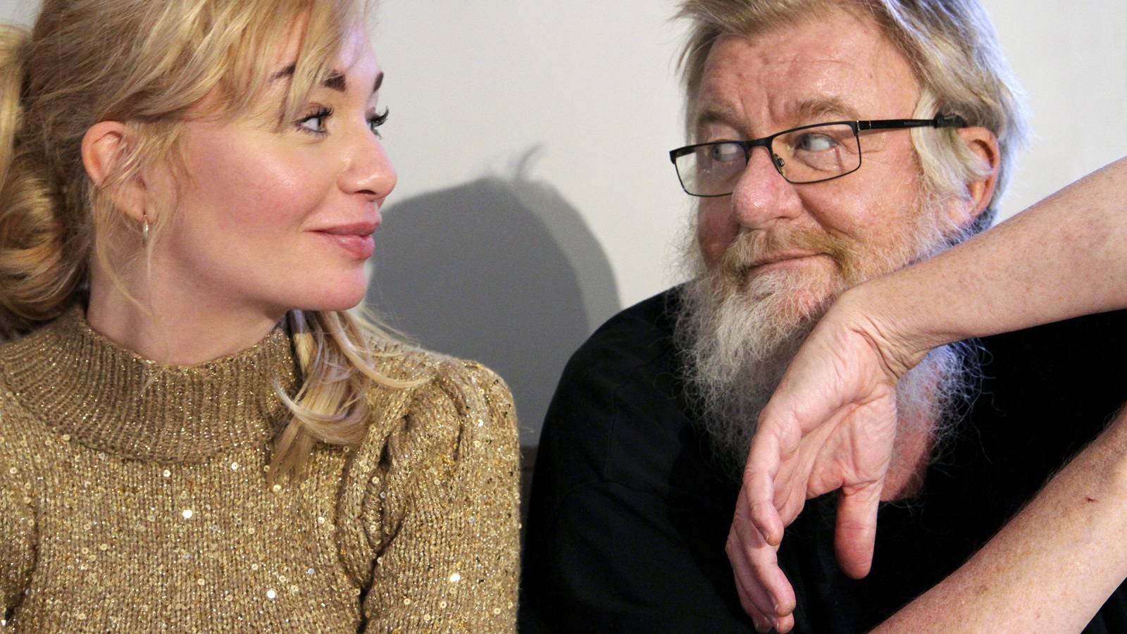 Marte Eberson ga ut plata med faren etter «Highasakite-krasjen» – NRK ...