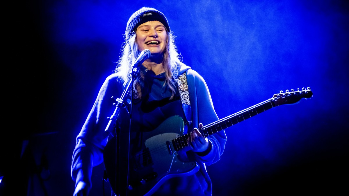 Norsk artist står bak globalt kodespråk for skeive jenter – NRK Kultur ...