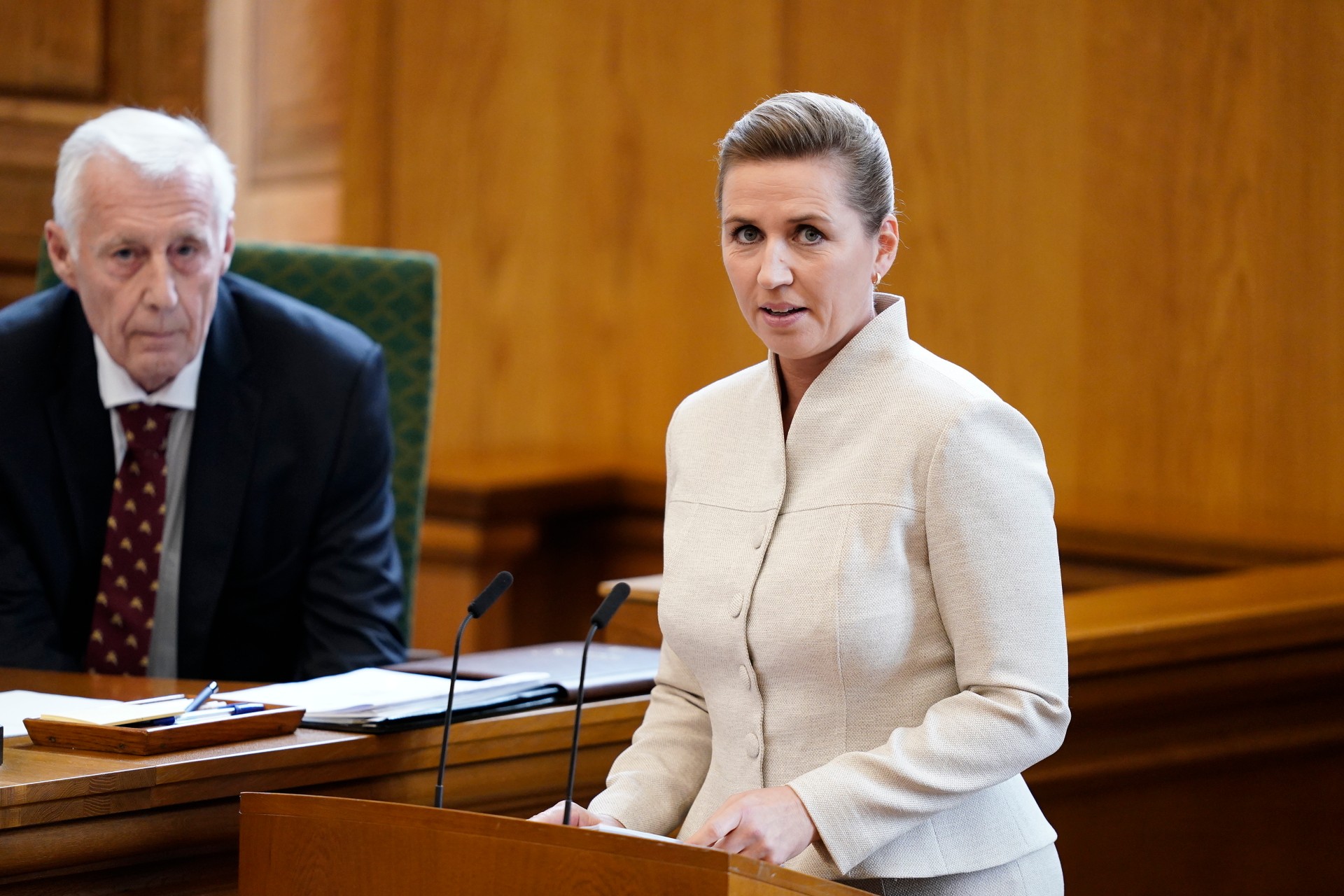 Danmarks statsminister holder pressemøte – Siste nytt – NRK