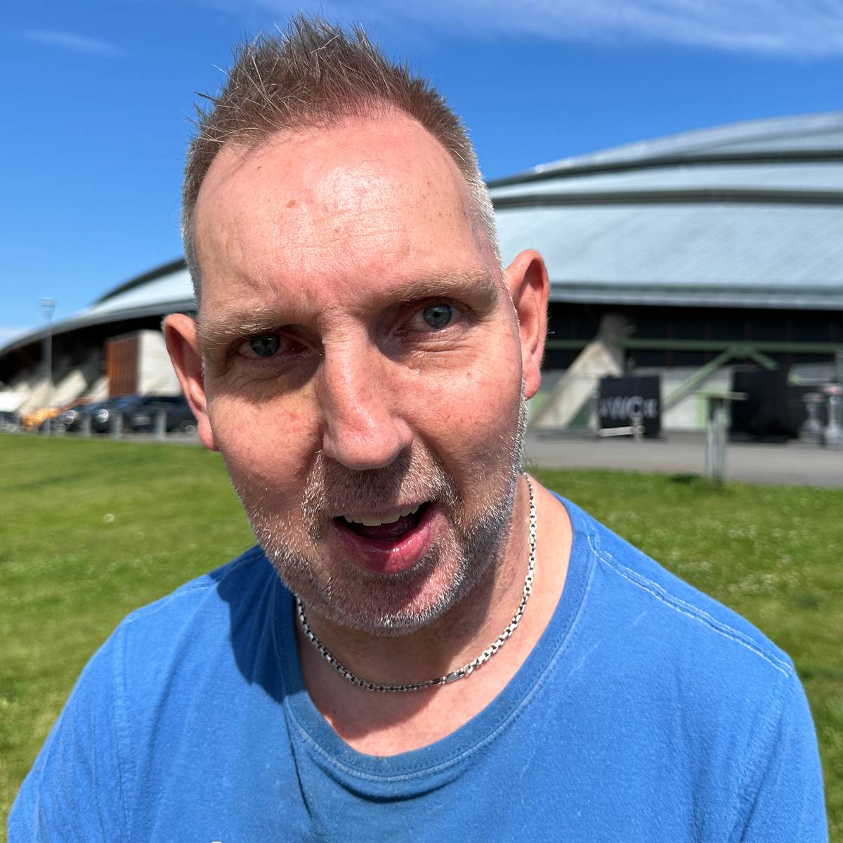 Jim Poulsen hevdar han vart kasta ut av storkonserten på Hamar – NRK ...