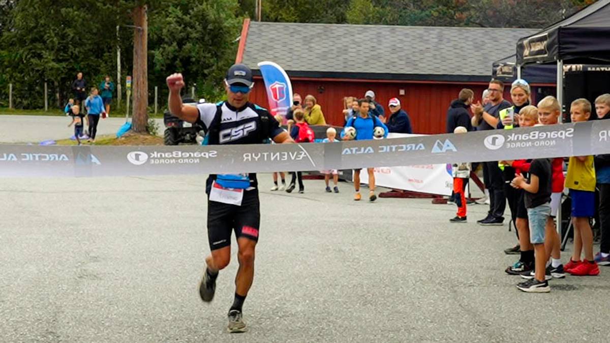 Daniel Strand først i mål under Artic Alta 100 km – NRK Troms og Finnmark