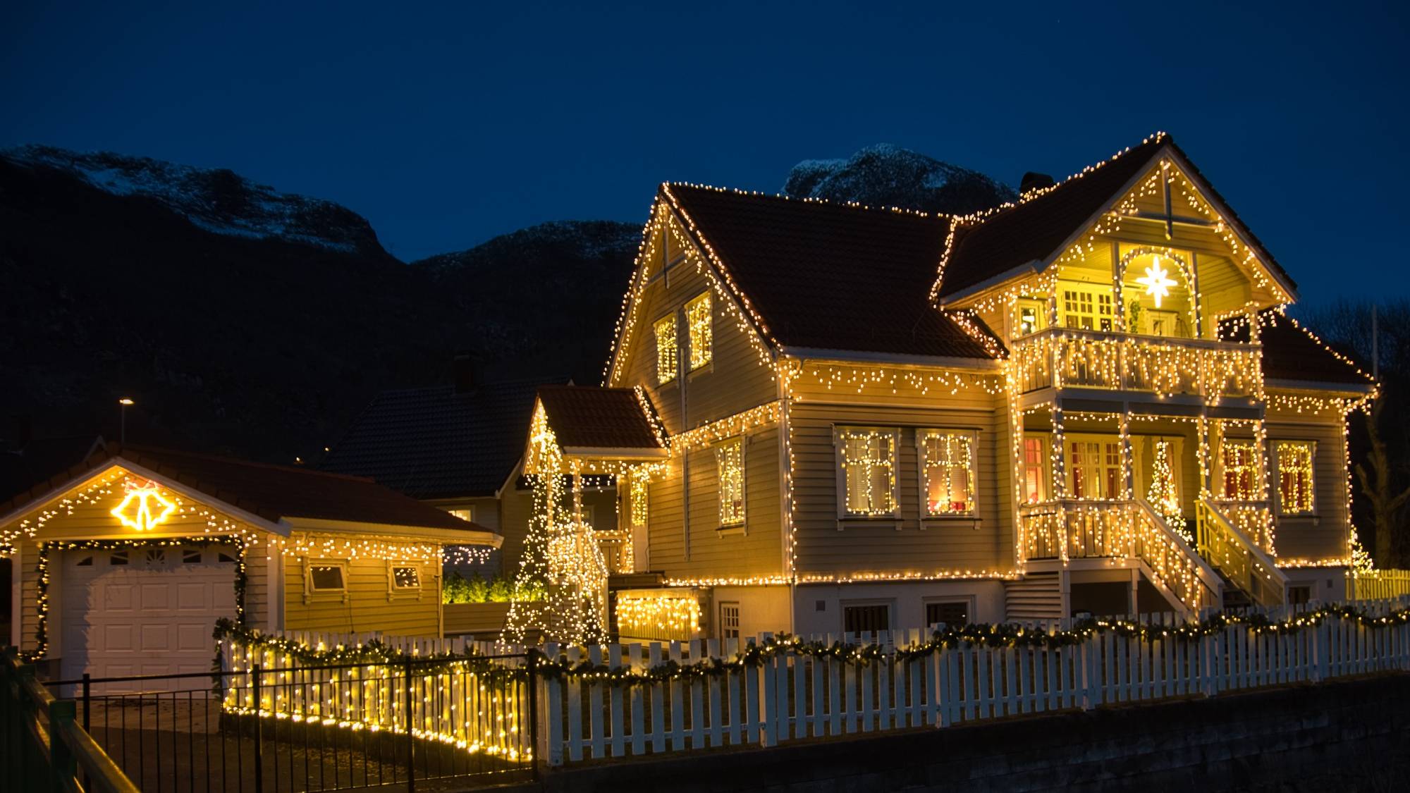 Slik unngår du brann når du heng opp julelys i desember – NRK Vestland