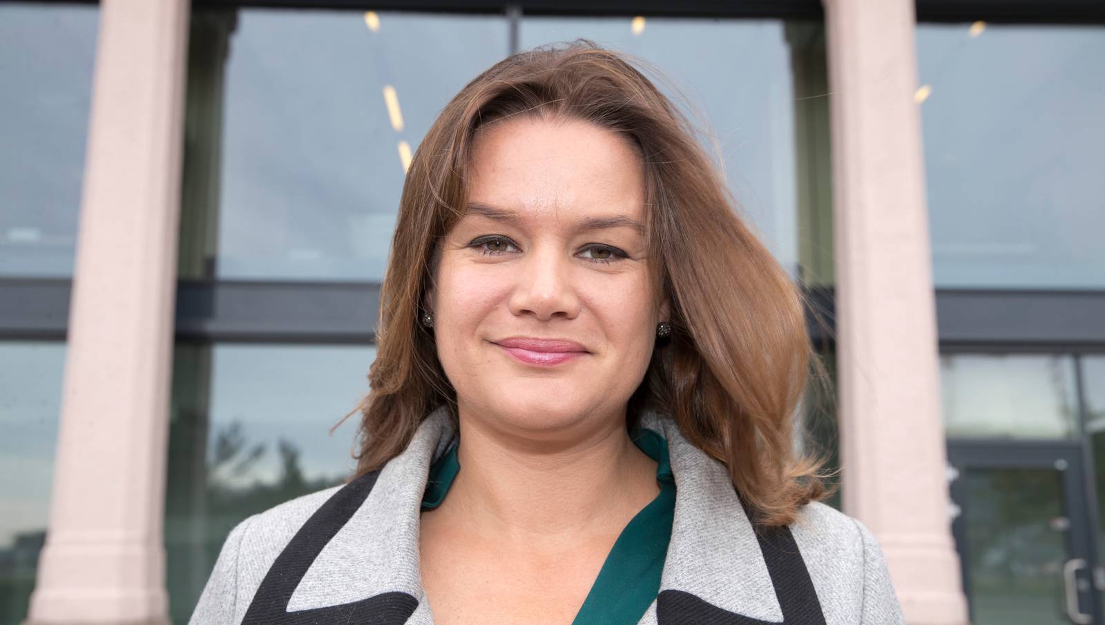 Anmeldelse: «Alt er mitt» av Ruth Lillegraven – NRK Kultur og underholdning