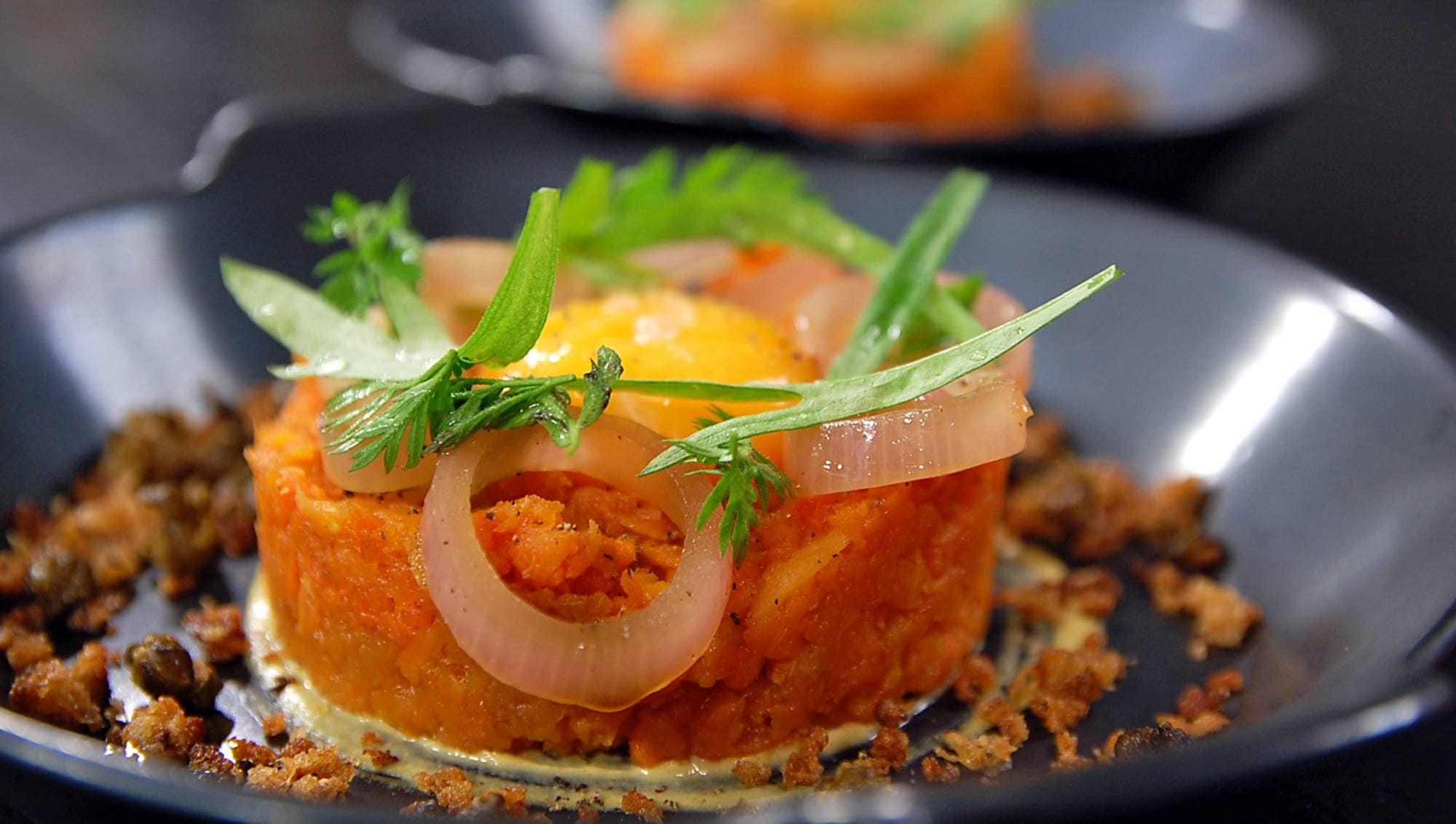 Forrett med gulrot og fritert kapers – NRK Mat – Oppskrifter og inspirasjon