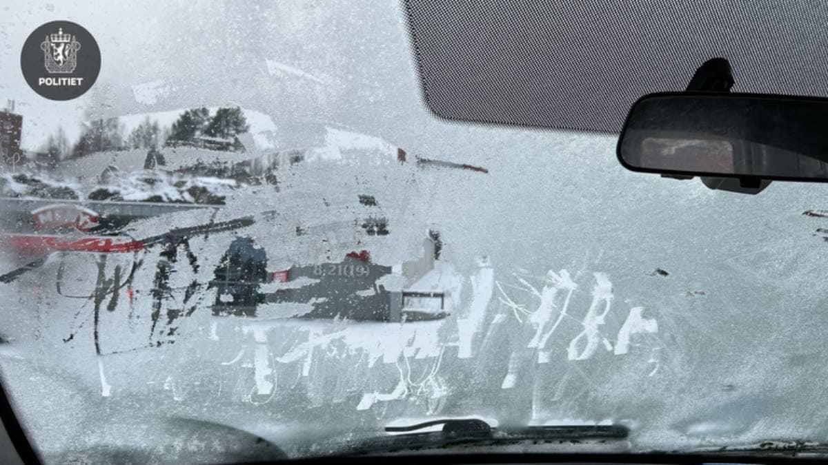 Kvinne kjørte rundt med denne frontruta – NRK Buskerud – Lokale nyheter ...
