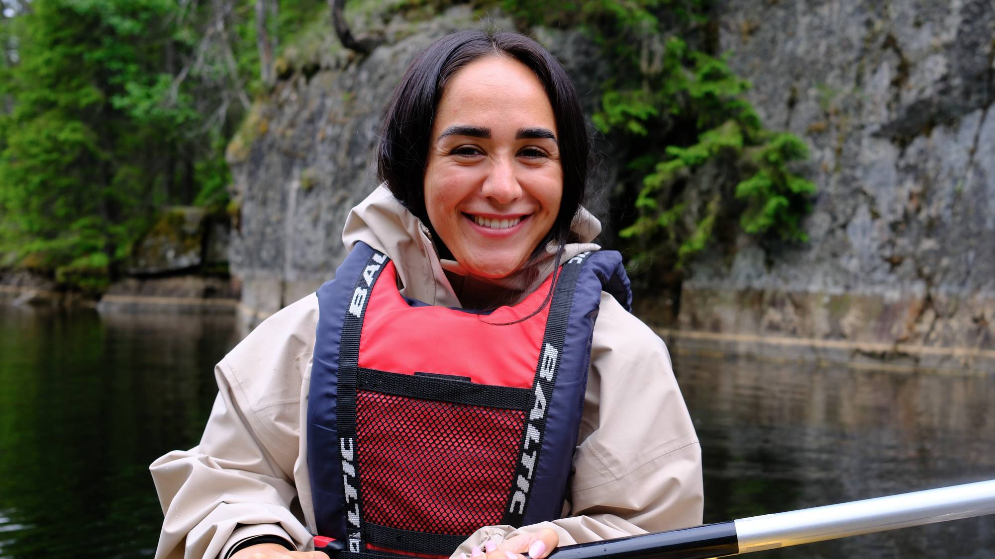 Disse blir med Anne Lindmo på tur i den nye NRK-serien Frifot. – NRK ...