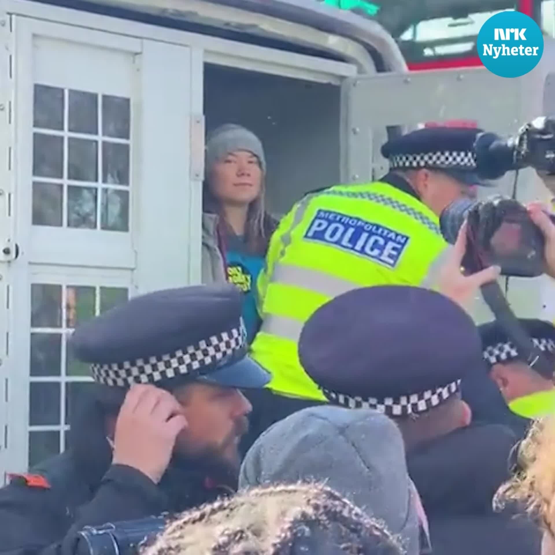 Greta Thunberg arrestert i London – Siste nytt – NRK
