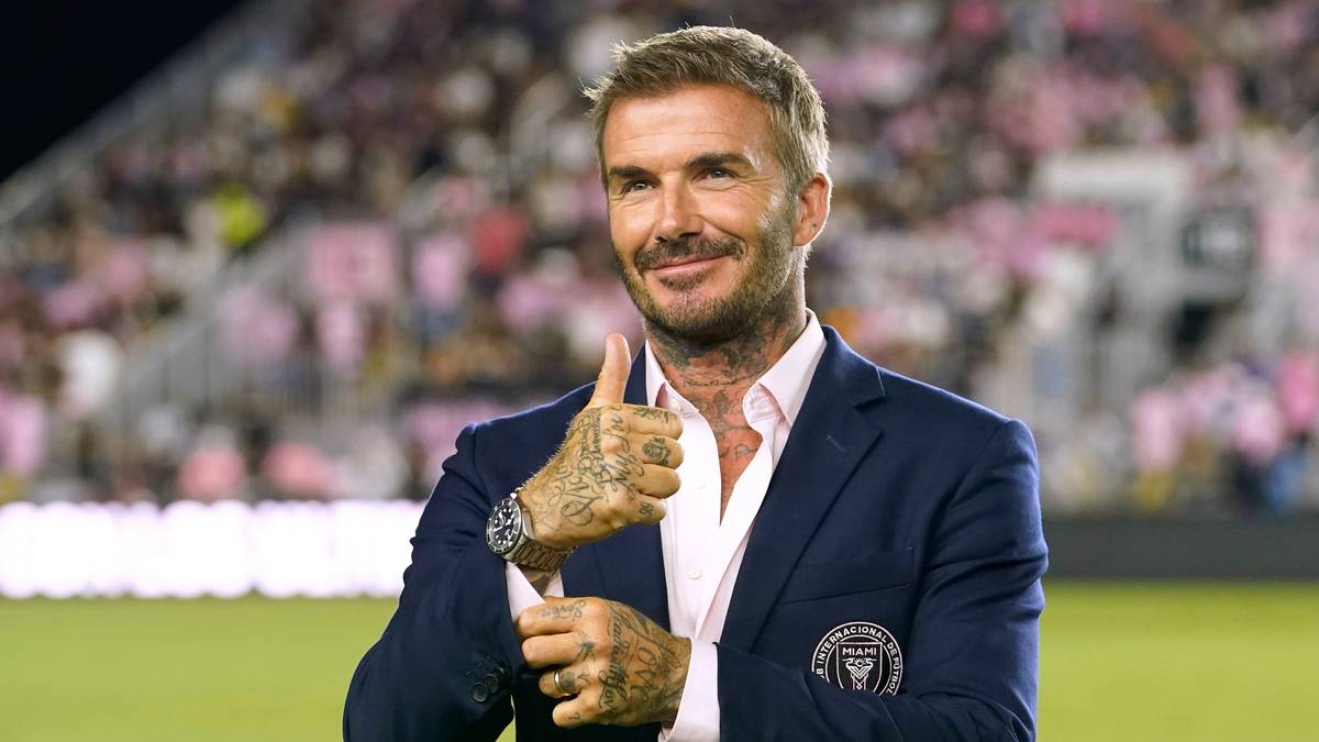 Nå er han Sir David Beckham – Siste nytt – NRK