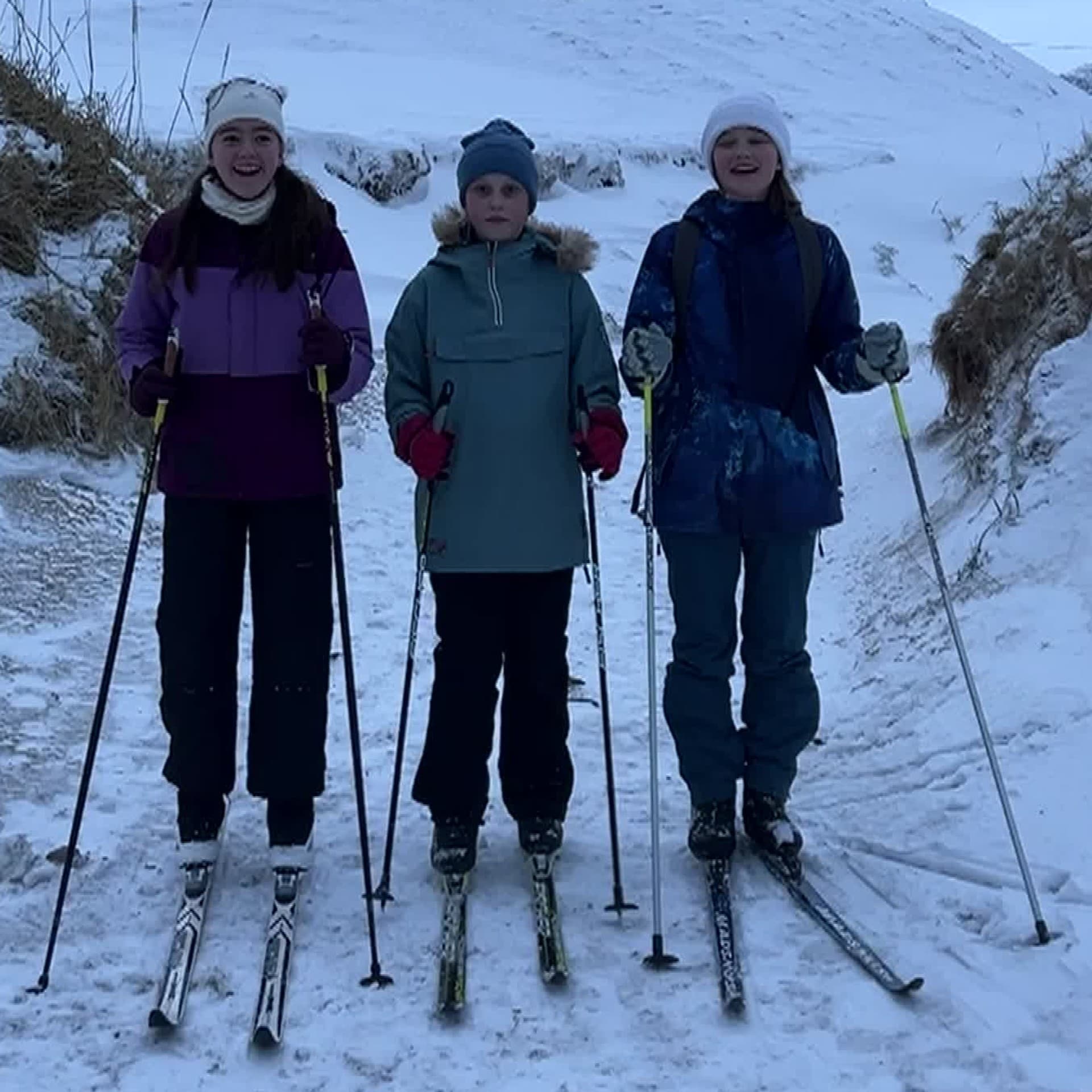 Går på ski i surfeparadis – NRK