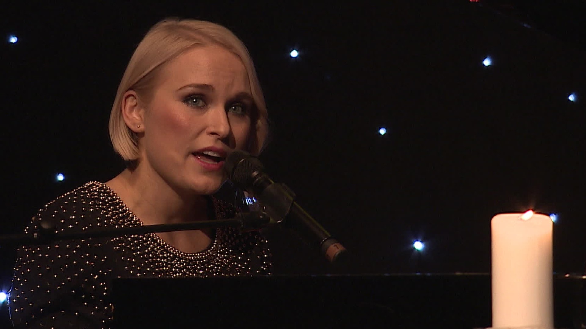 Eva Weel Skram og Knut Skram – «O Come, All Ye Faithful» – NRK