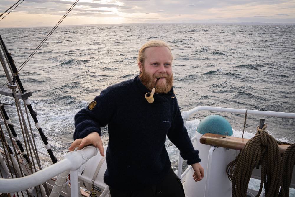 Livet på Christian Radich forandret Endre og Emil – Direkte