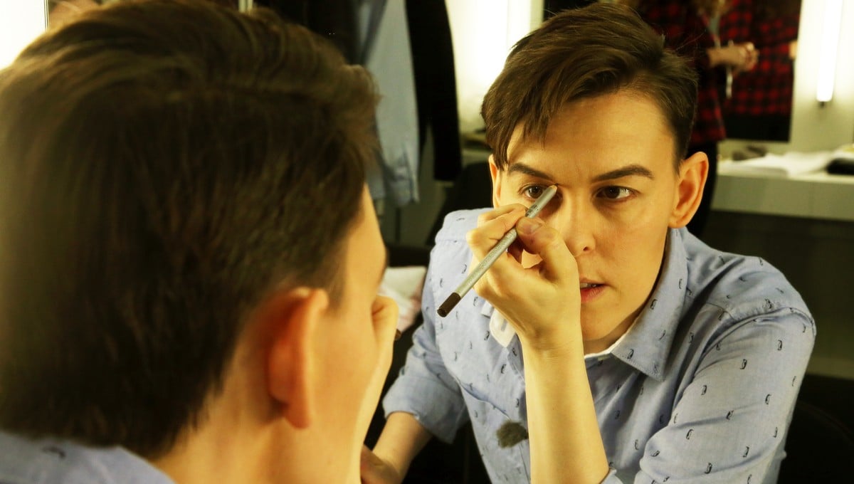 Adrian skiftet kjønn: – Sjelen min har alltid vært gutt – NRK