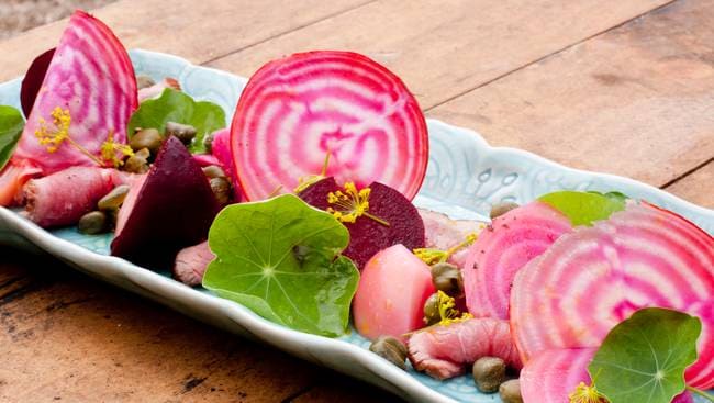 Carpaccio på kalv med rødbeter og dill – NRK Mat – Oppskrifter og ...