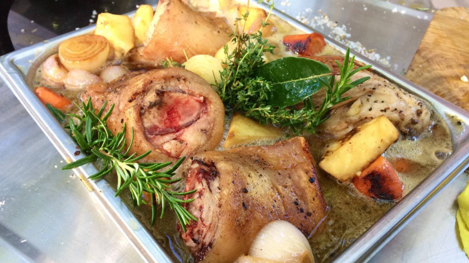 Bresert svineskank kokt i øl – NRK Mat – Oppskrifter og inspirasjon