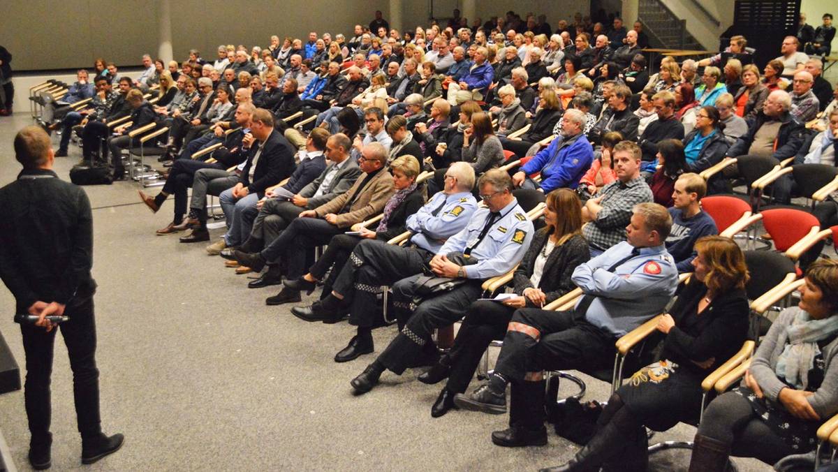 500 møtte på asyl-folkemøte i Eigersund – NRK Rogaland – Lokale nyheter ...