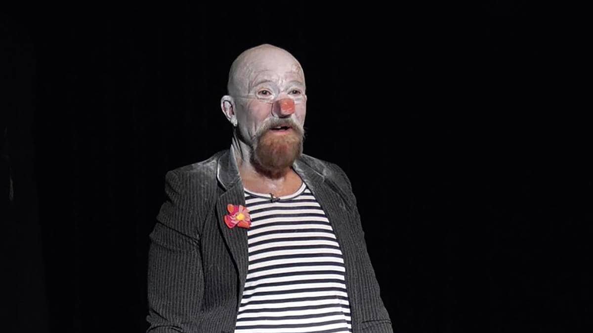 Anmeldelse: «Den deprimerte klovnen» – Filmpolitiet