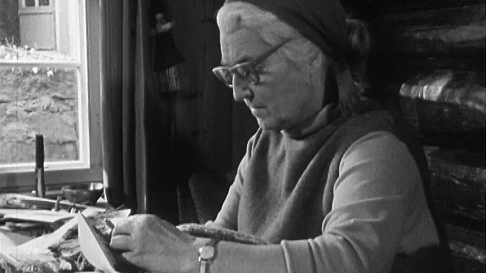 Brukskunstneren Sigrun Berg i nærbilde - NRK TV