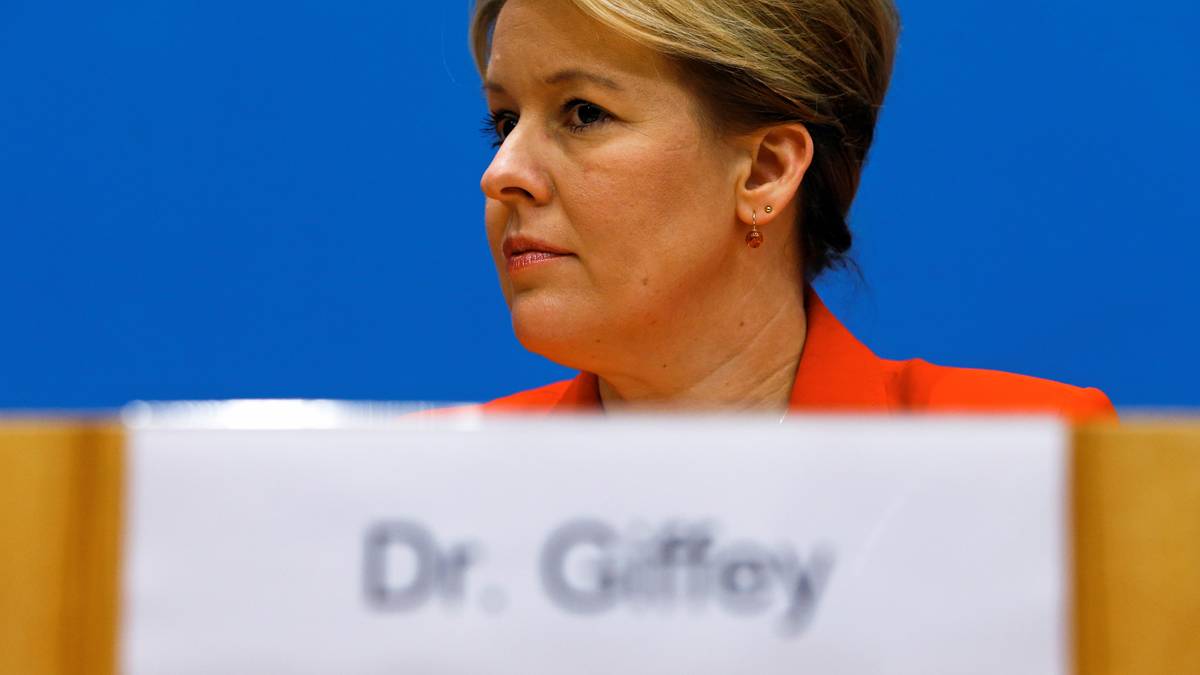 Tysk minister anklaget for plagiat – Siste nytt – NRK