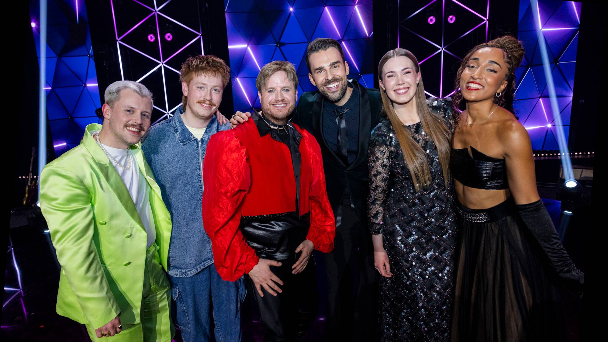 Stjernekamp med lagduell i country, musikal og svensk pop – Programomtaler