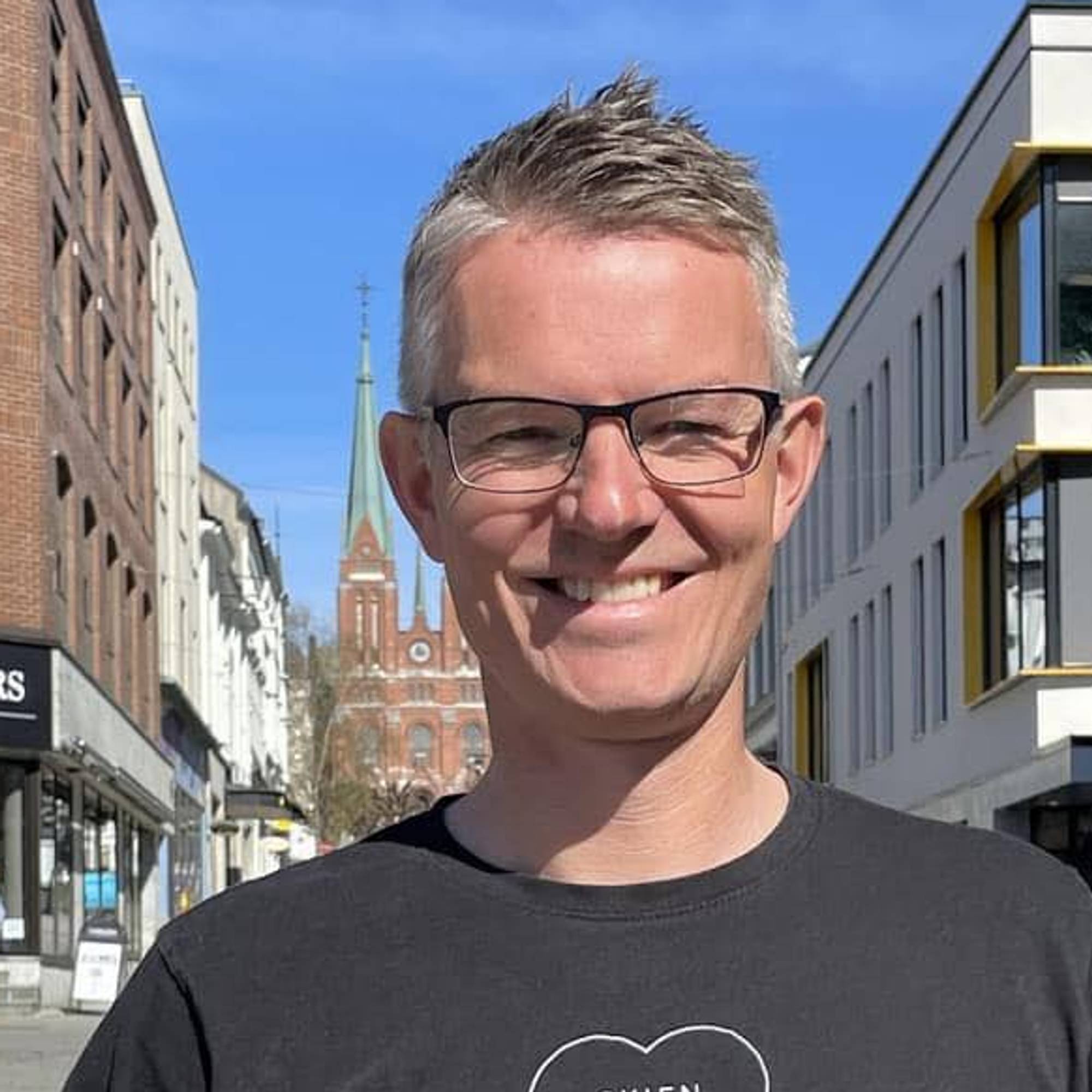 Ingen vet hva som skal skje med krateret midt i Skien sentrum – NRK ...