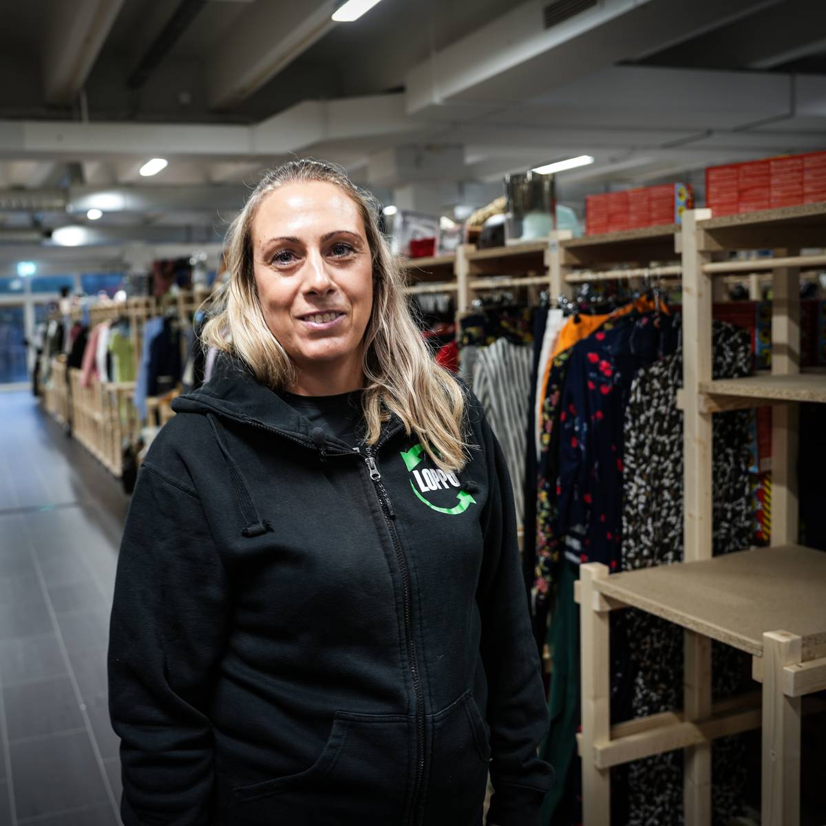 Line har solgt bruktklær for 25.000 på loppesupermarked – NRK Sørlandet ...