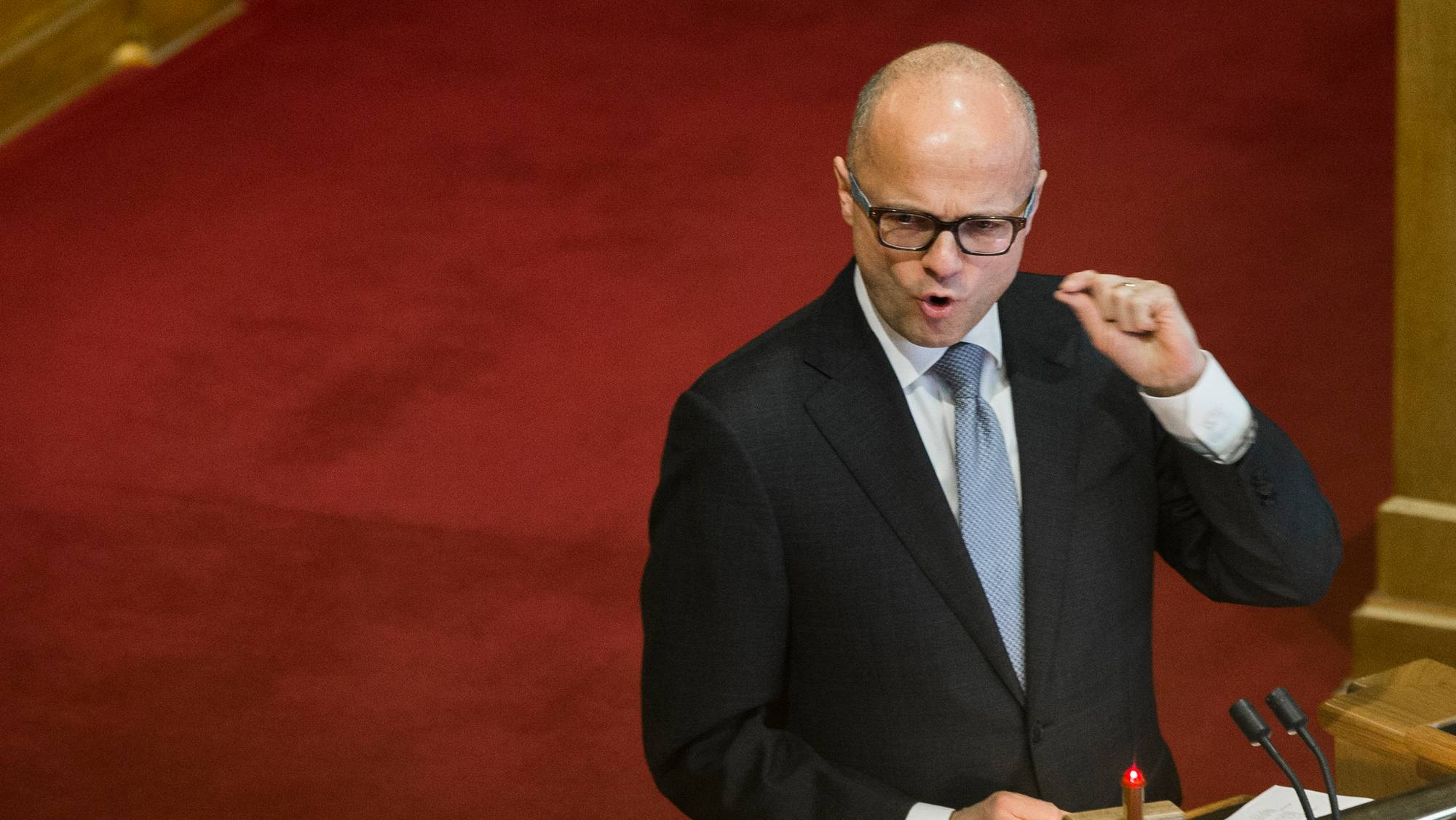 Prøver å finne ut om hjernen oppfatter ulike dialekter som ulike språk ...