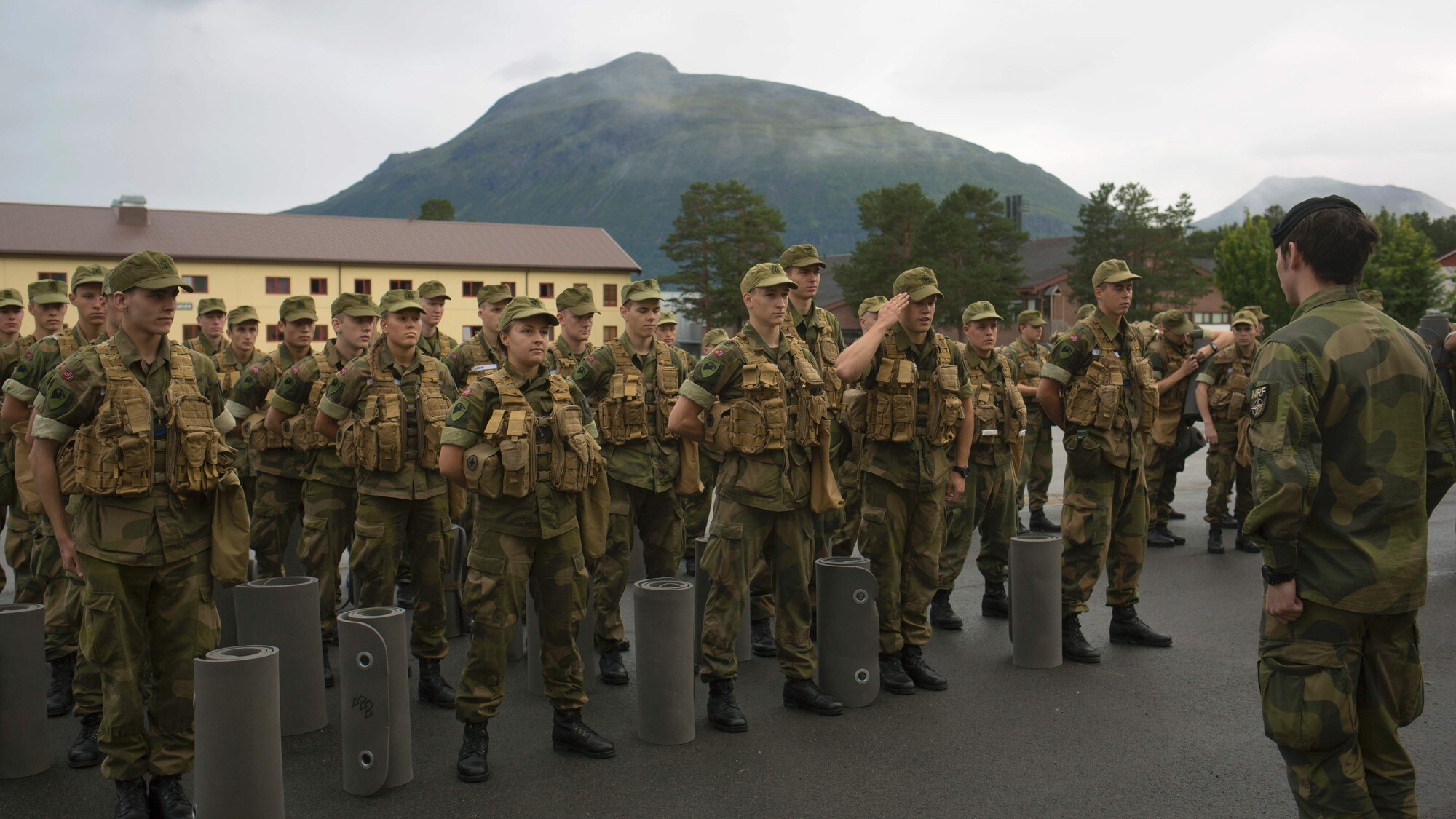 Soldater i Setermoen leir i Bardu kommune blir smittet med korona ...