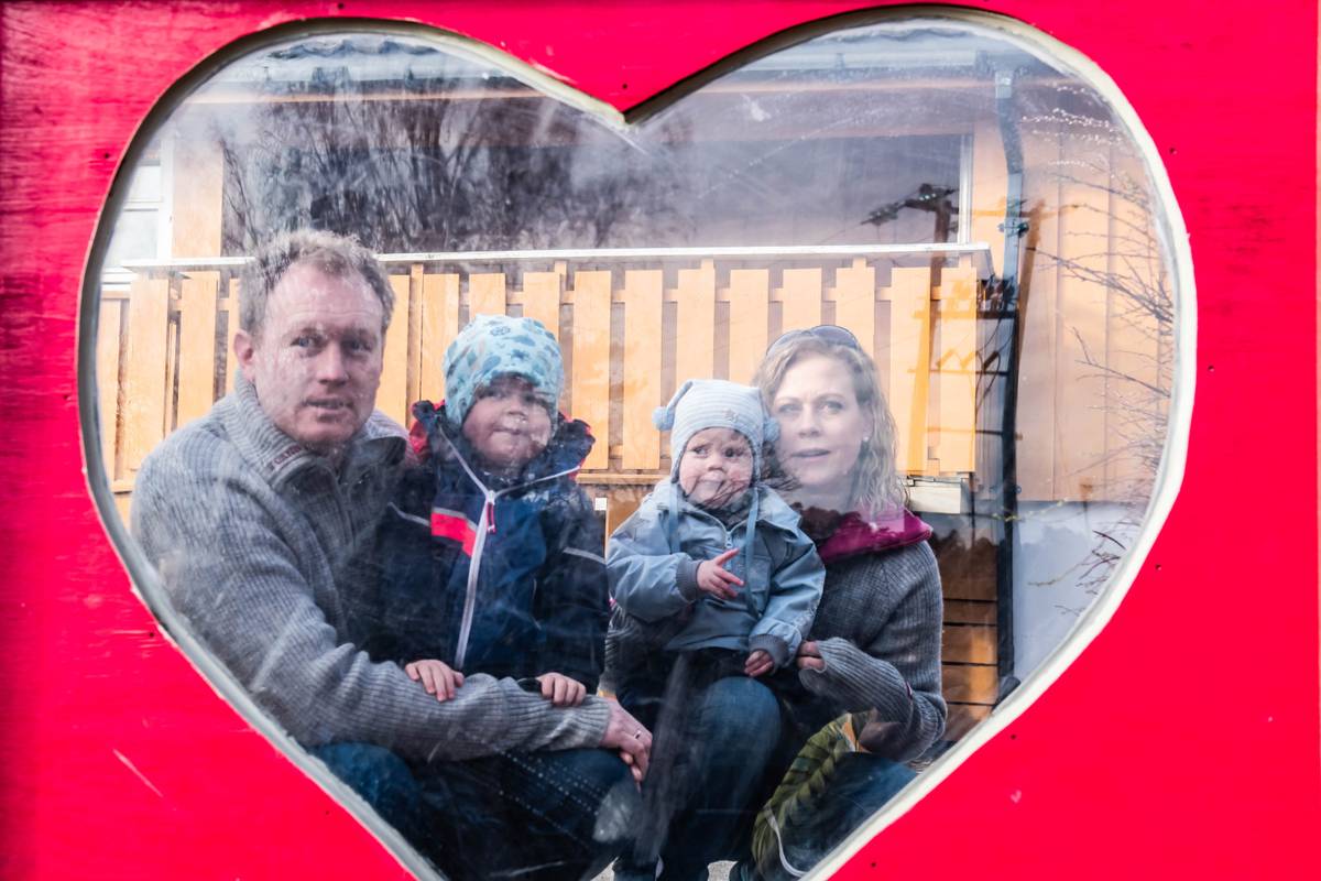 Barnelegen som tjener penger på inn- og utpust – Dokumentar