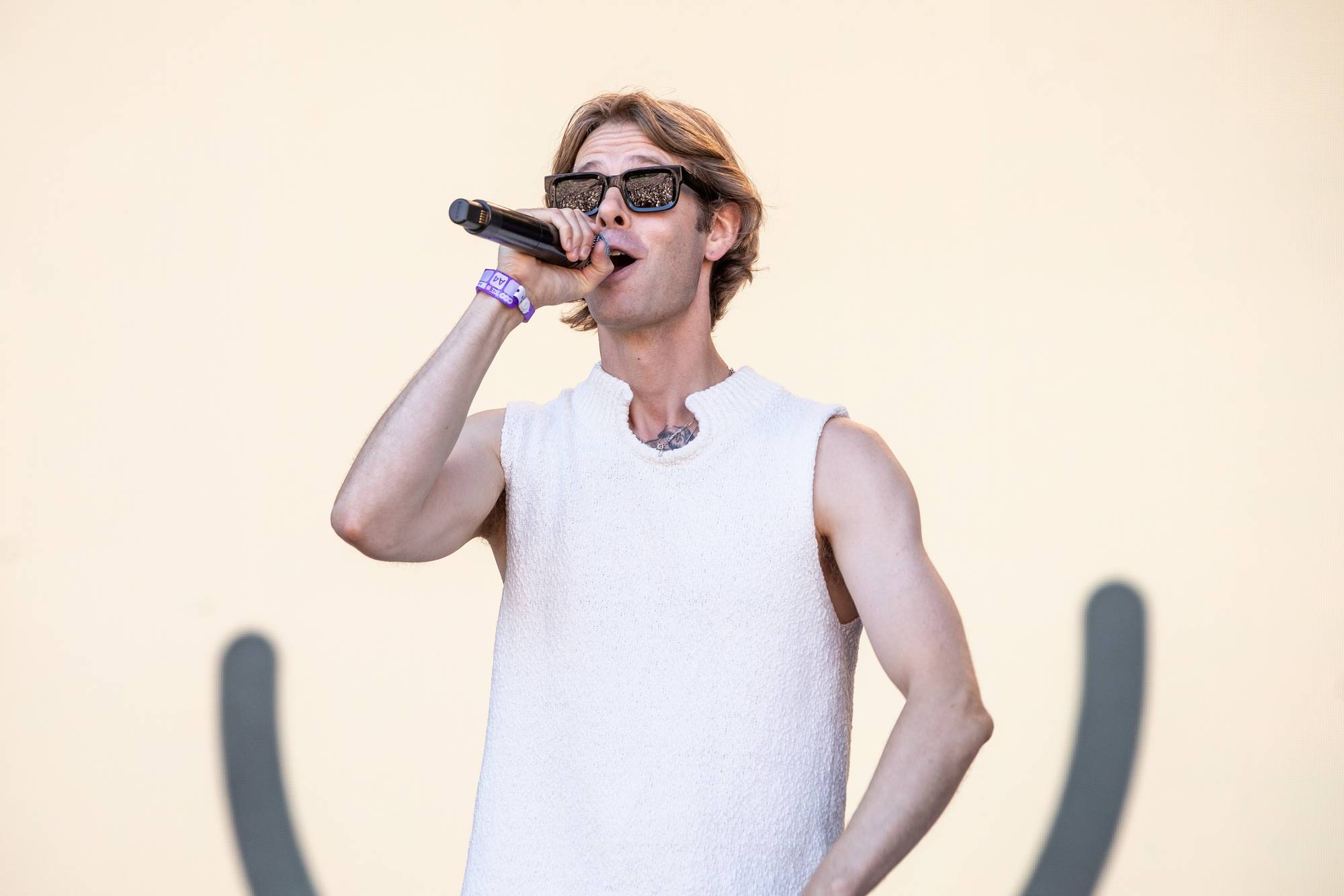 Anmeldelse: «Og eg lyger så det renner som en foss gjennom rommet» av ...