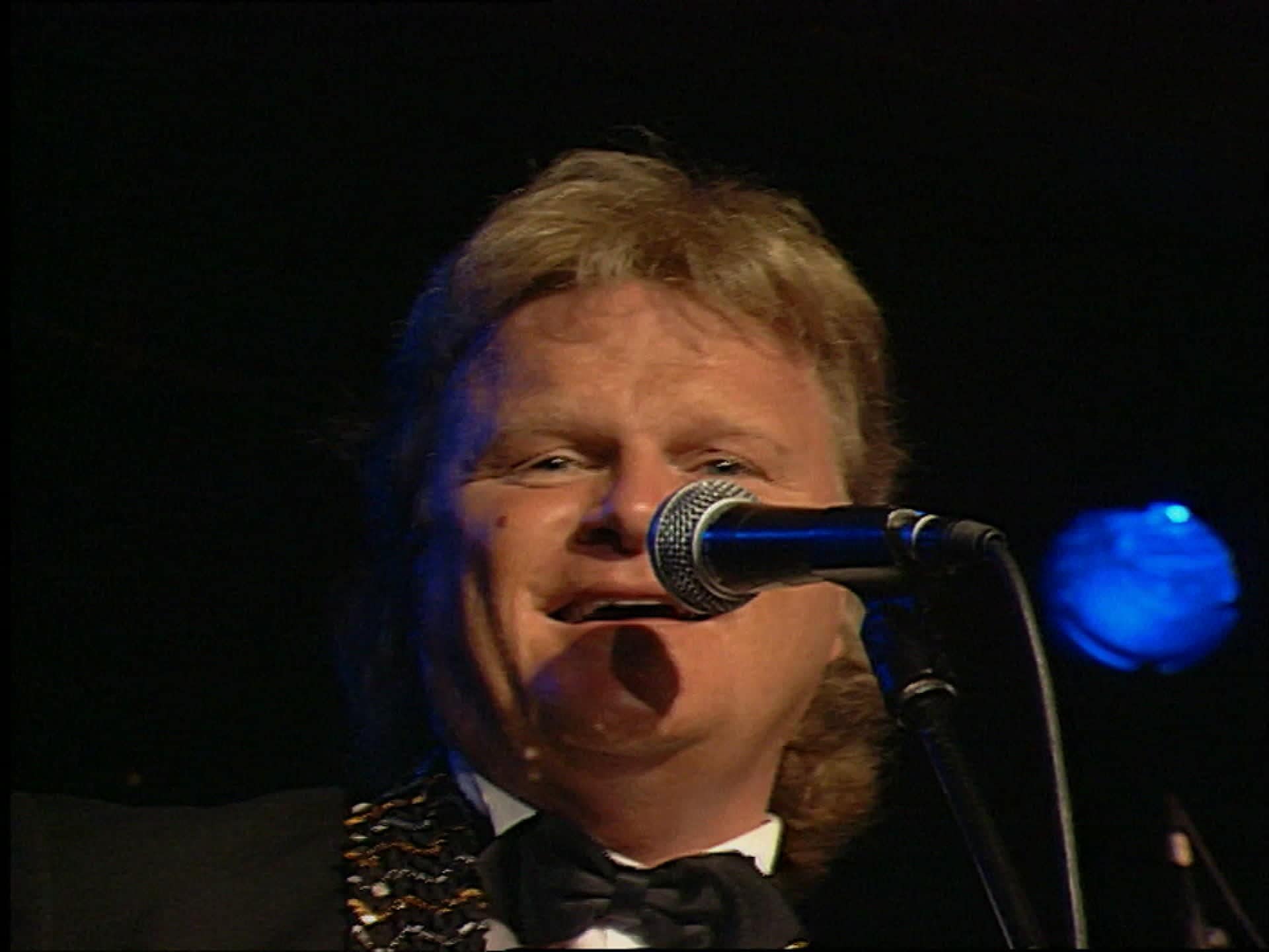 Ole Ivars — «Den gamle låven» – NRK