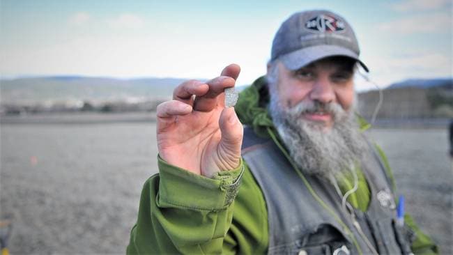 Fant vikingmynter og skatter på jordet i Eiker – NRK Buskerud – Lokale ...