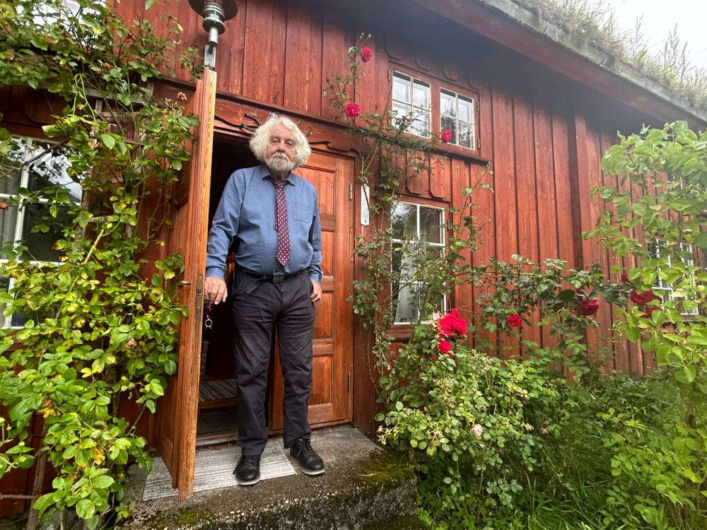 Anmeldelse: «Ung mann vil ut» av Edvard Hoem – Anmeldelser og anbefalinger