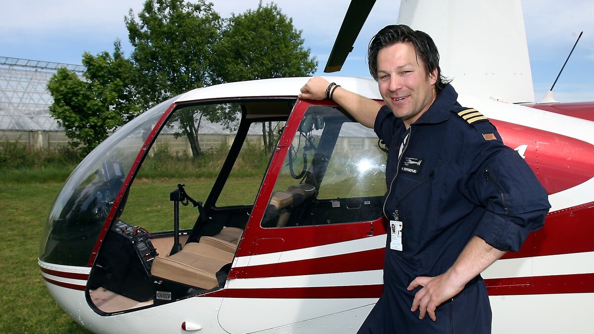 Helikopter-pilot bisettes – NRK Østfold – Lokale nyheter, TV og radio
