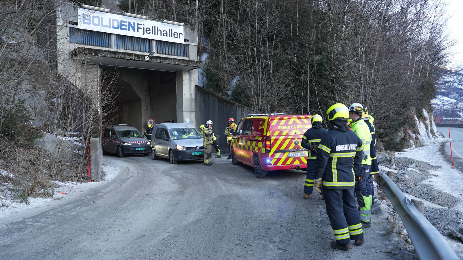 Brann ved lastebil i Odda: 16 evakuert – NRK Vestland