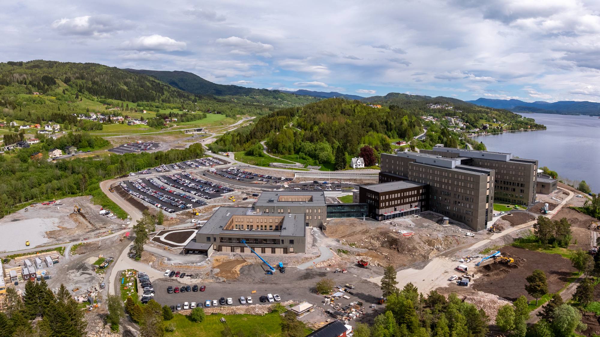 Det nye fellessykehuset for Nordmøre og Romsdal på Hjelset ble ...