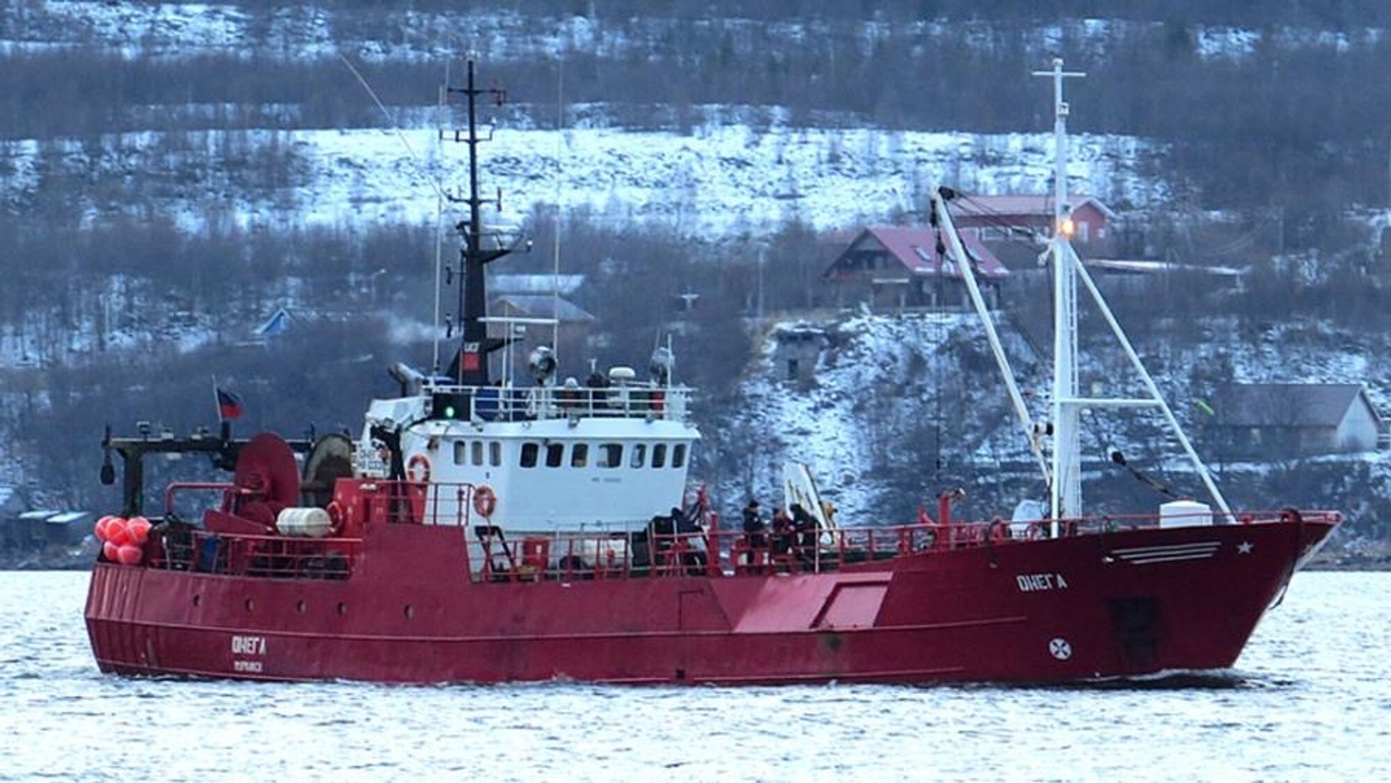 Fiskebåt sank i Barentshavet – Siste nytt – NRK