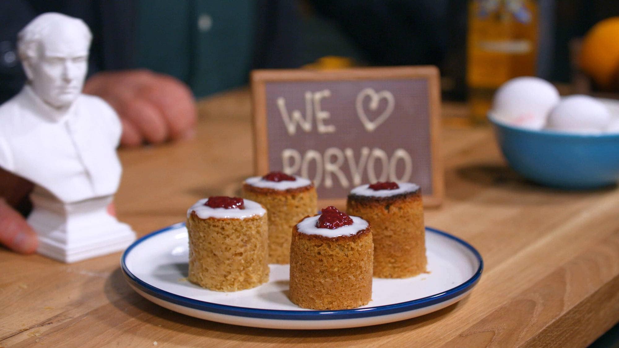 Finske mandelkaker – NRK Mat – Oppskrifter og inspirasjon