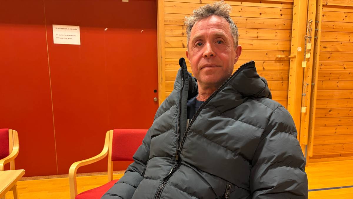Skogbrann frå stormkjøkken i Fitjar trugar busetnad – NRK Vestland