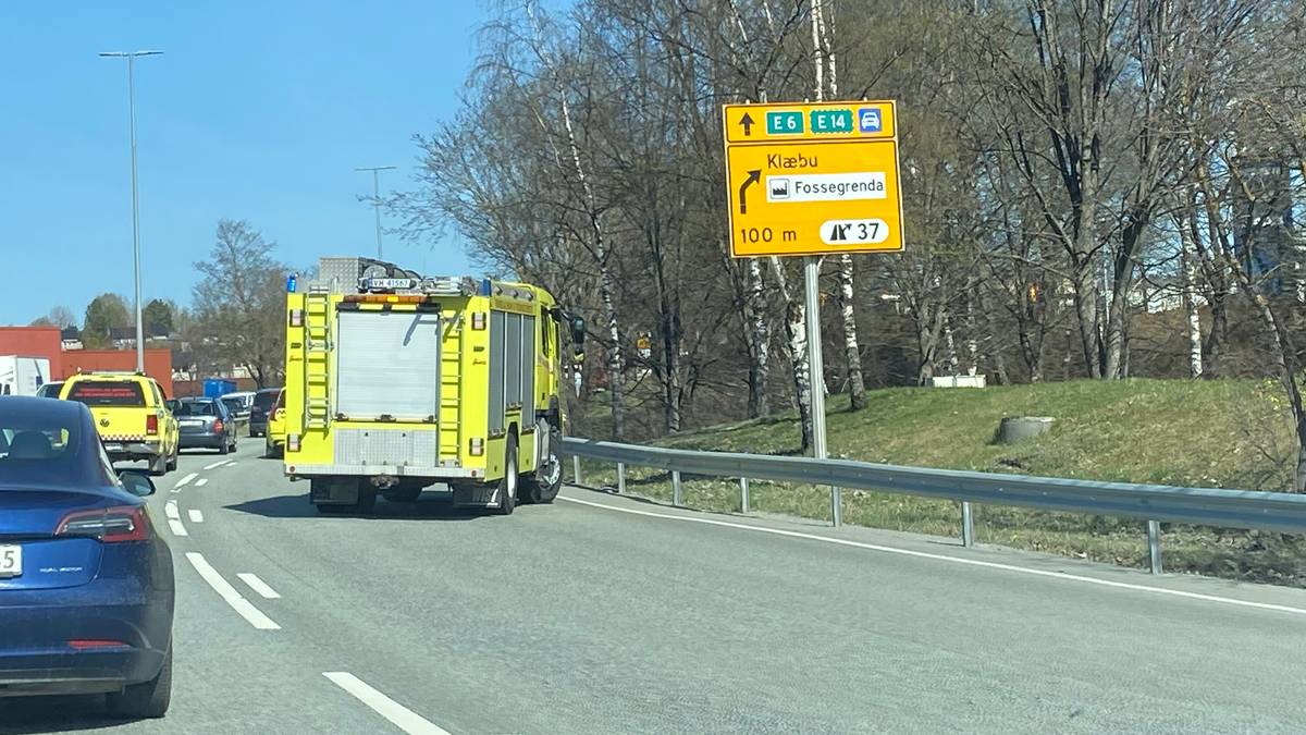 Påkjørsel på E6 på Sluppen – NRK Trøndelag – Lokale nyheter, TV og radio