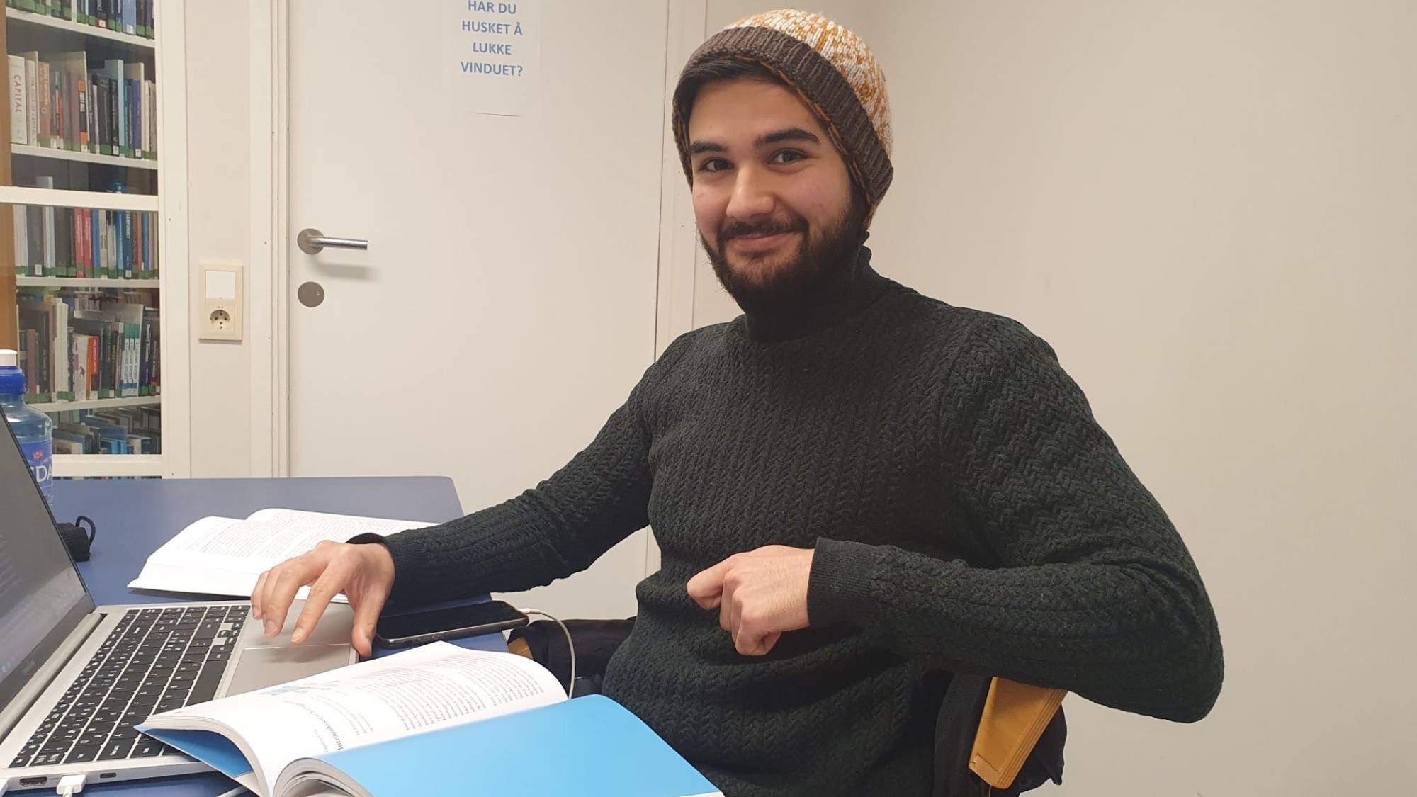 Vatnet fløymde over ved Høgskolen i Molde – NRK Møre og Romsdal ...