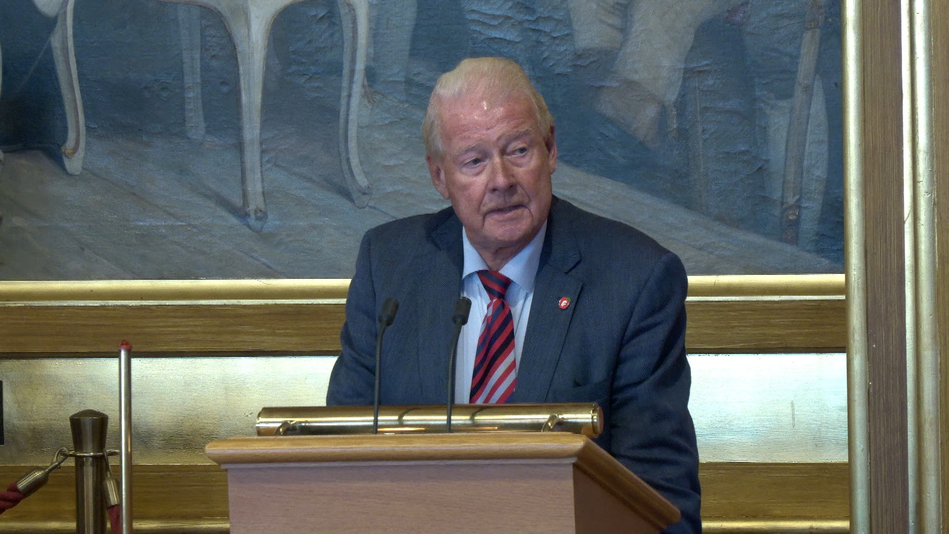 Carl I. Hagen snur om abort – Siste nytt – NRK