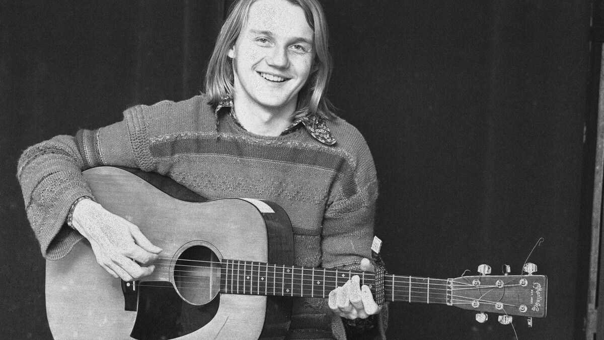 Finn Kalvik slipper jubileumsplate – NRK Kultur og underholdning