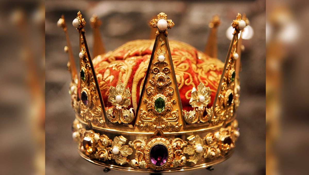 Kronregaliene for Kronprinsen – NRK Trøndelag – Lokale nyheter, TV og radio