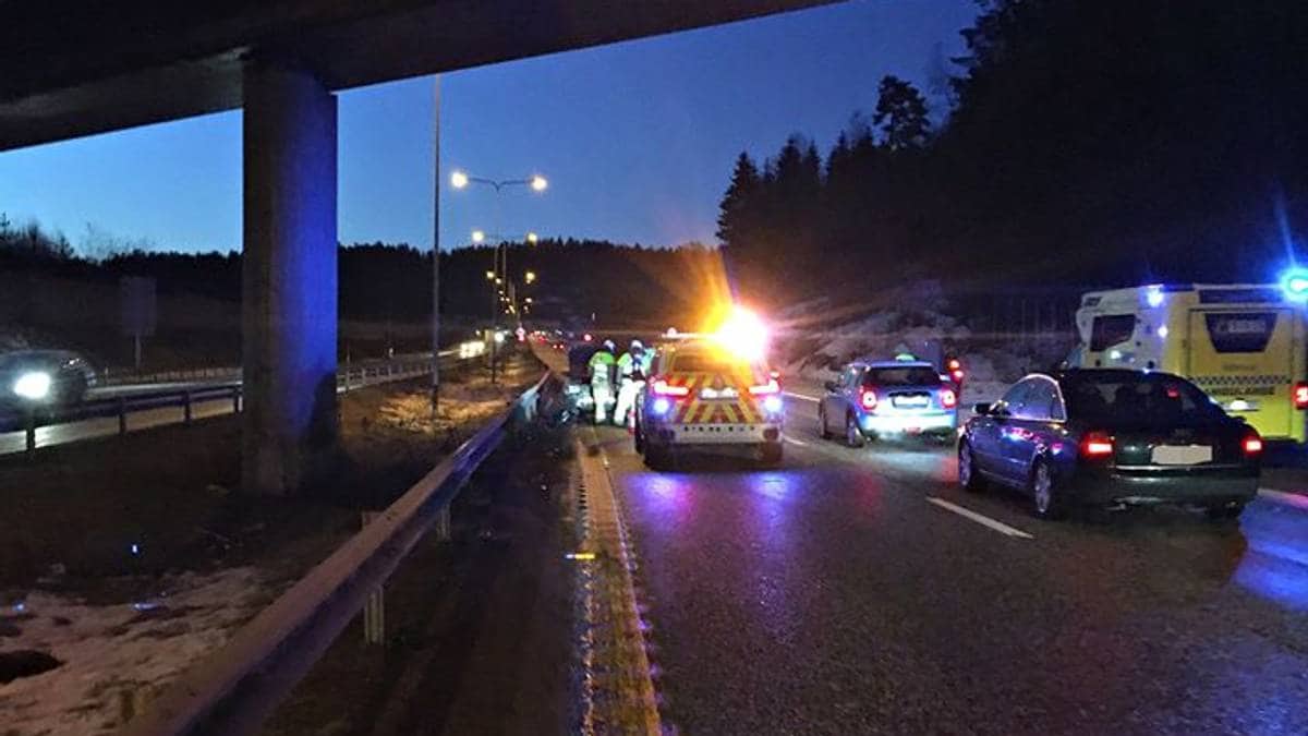 Svært Glatt På E18 Nrk Vestfold Og Telemark Lokale Nyheter Tv Og Radio