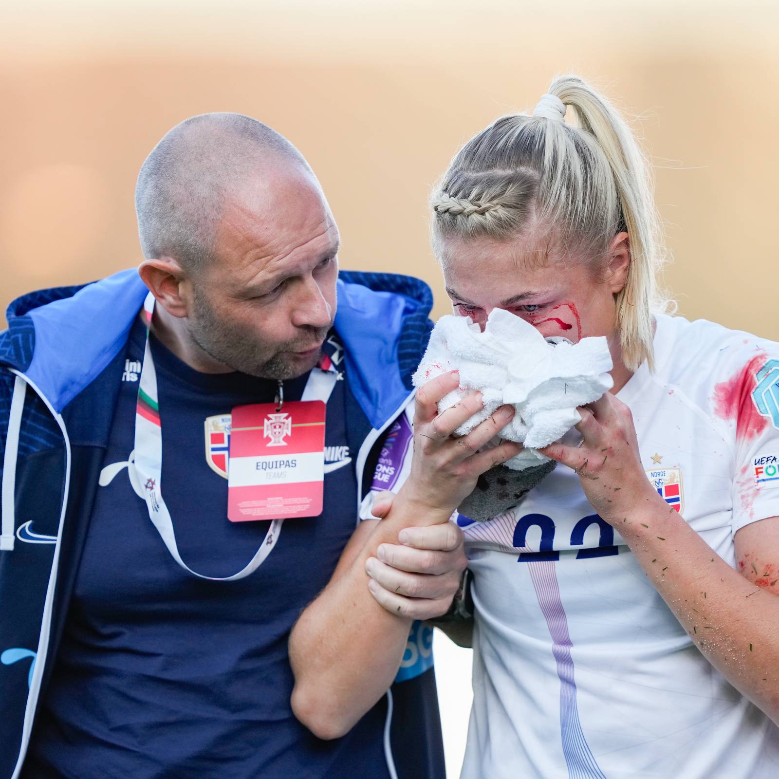 Sophie Román Haug blir kalla «Zorro» etter skrekkskade: – Ho er tøff i ...