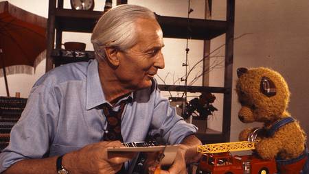 Radio-minner gjennom 80 år – NRK Dokumentar