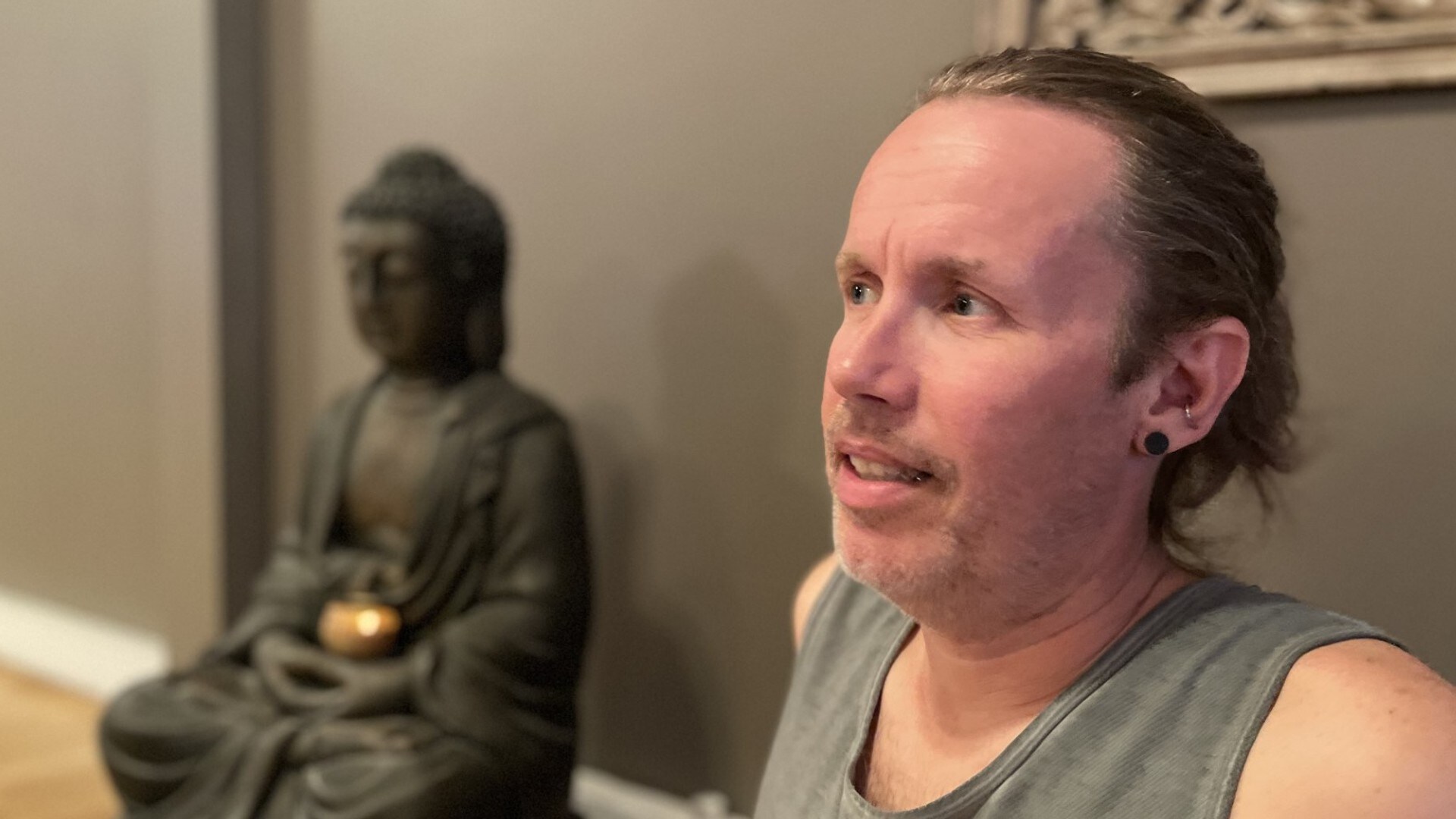 Fra rocker til yogainstruktør – NRK Sørlandet – Lokale nyheter, TV og radio