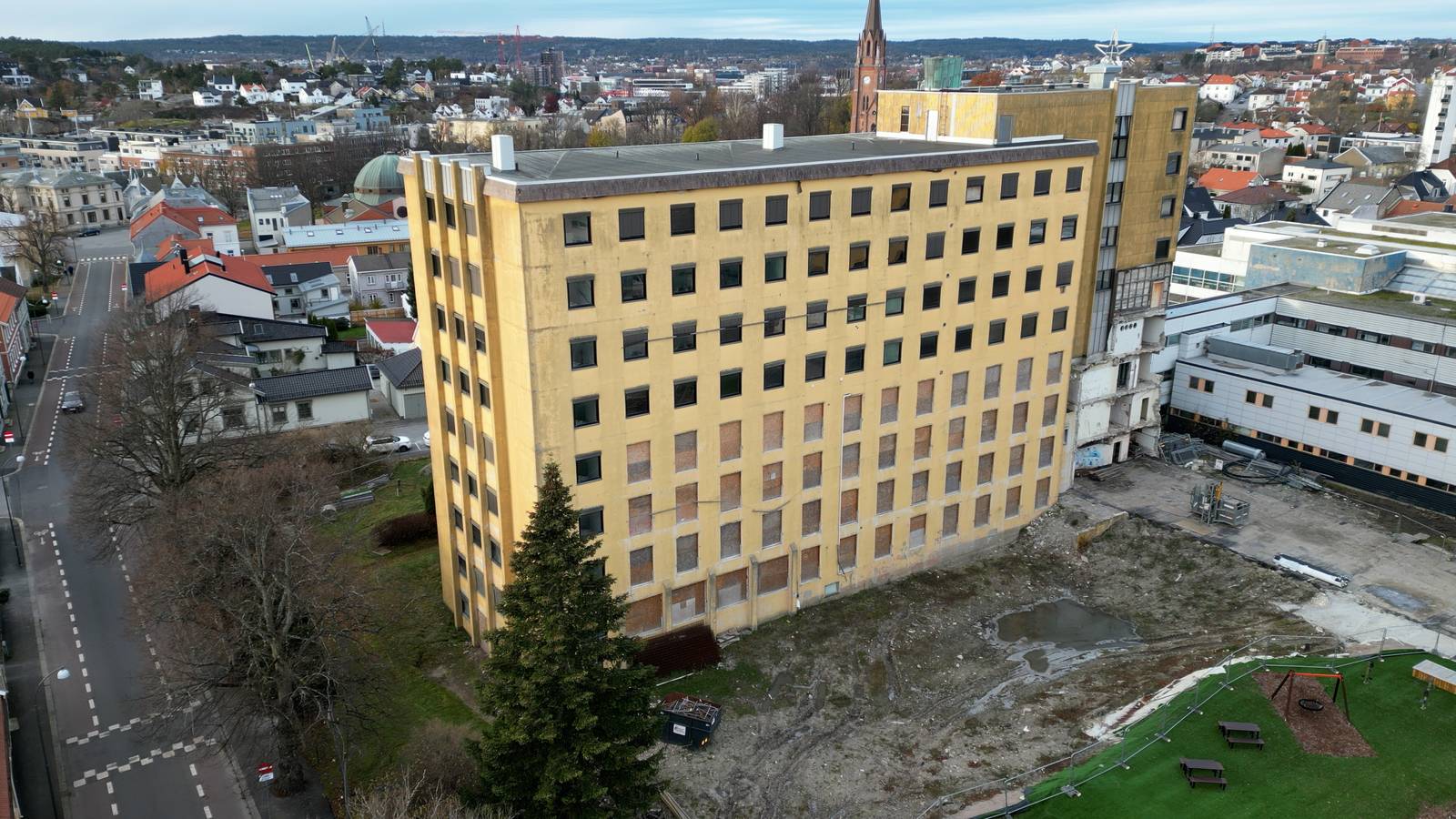 Frederik II-elever blir flyttet til det gamle sykehuset – NRK Østfold – Lokale nyheter, TV og radio